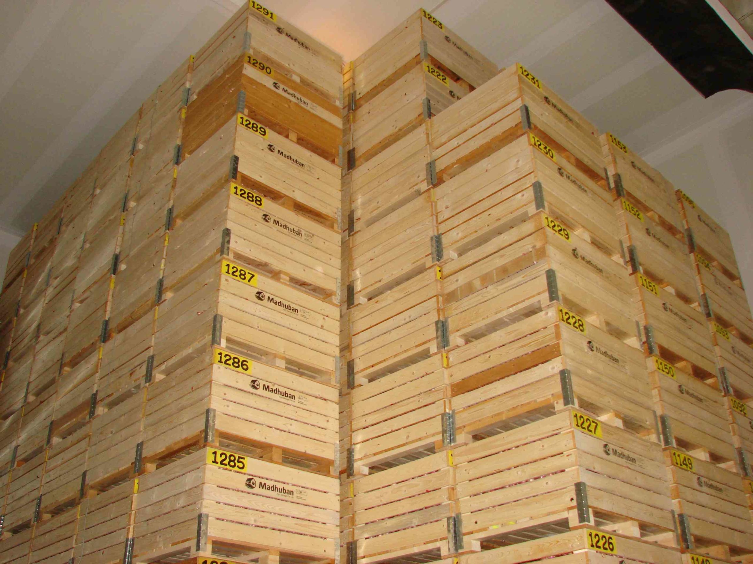 HANDLING & STORAGE - Arohaply